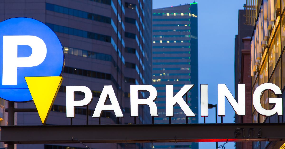 How Reflective Parking Signs Can Improve Safety in Low-Light Areas ...